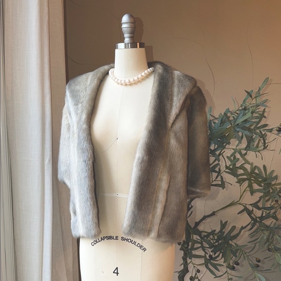 Eliza J | Jackets & Coats | Eliza J Faux Fur Capelet Wrap Shawl Like ...